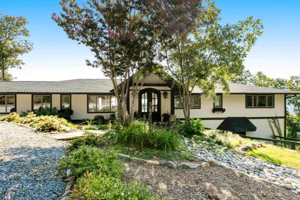 Sunrise Mountain Retreat, Saluda (updated prices 2025)