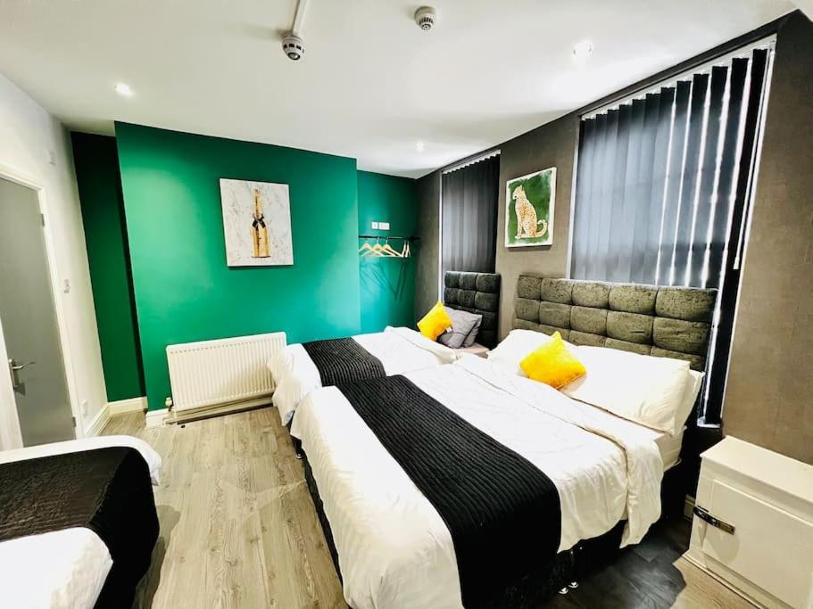Sleeps 24 - Duke Street Central Townhouse For Groups, Hen & Stag ...