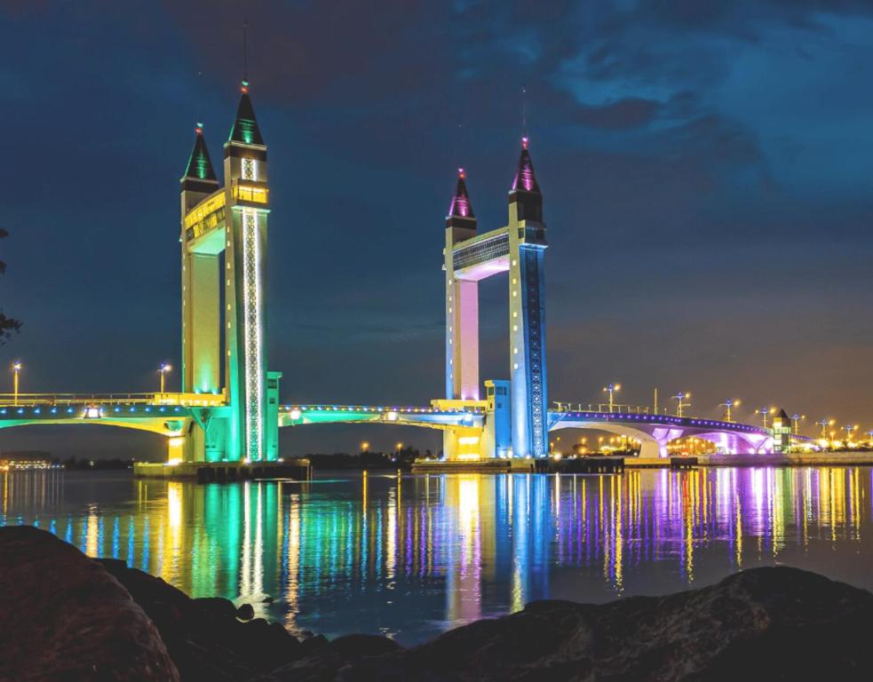 D'luna Homestay Terengganu SEA VIEW / DRAWBRIGE VIEW / NEAR HSNZ, KTCC ...