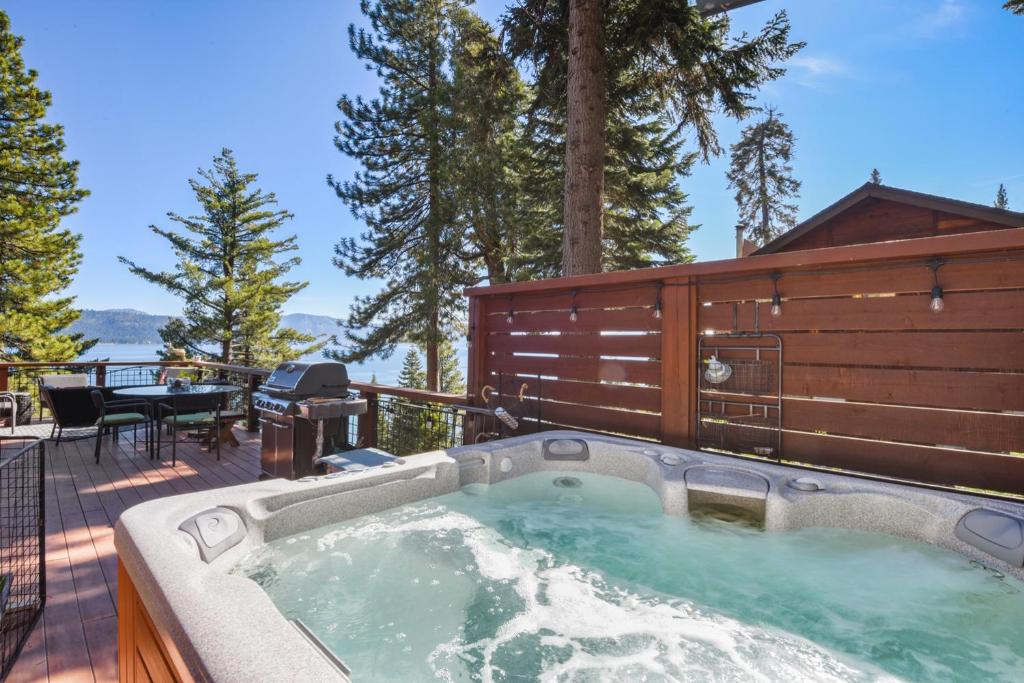 Luna del Lago Luxury Home-Pano Lake Views, Hot Tub, Carnelian Bay ...