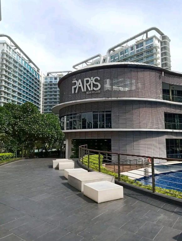 Cozy 1BR Condo in Azure Urban Resort Residences, Manila (updated prices ...