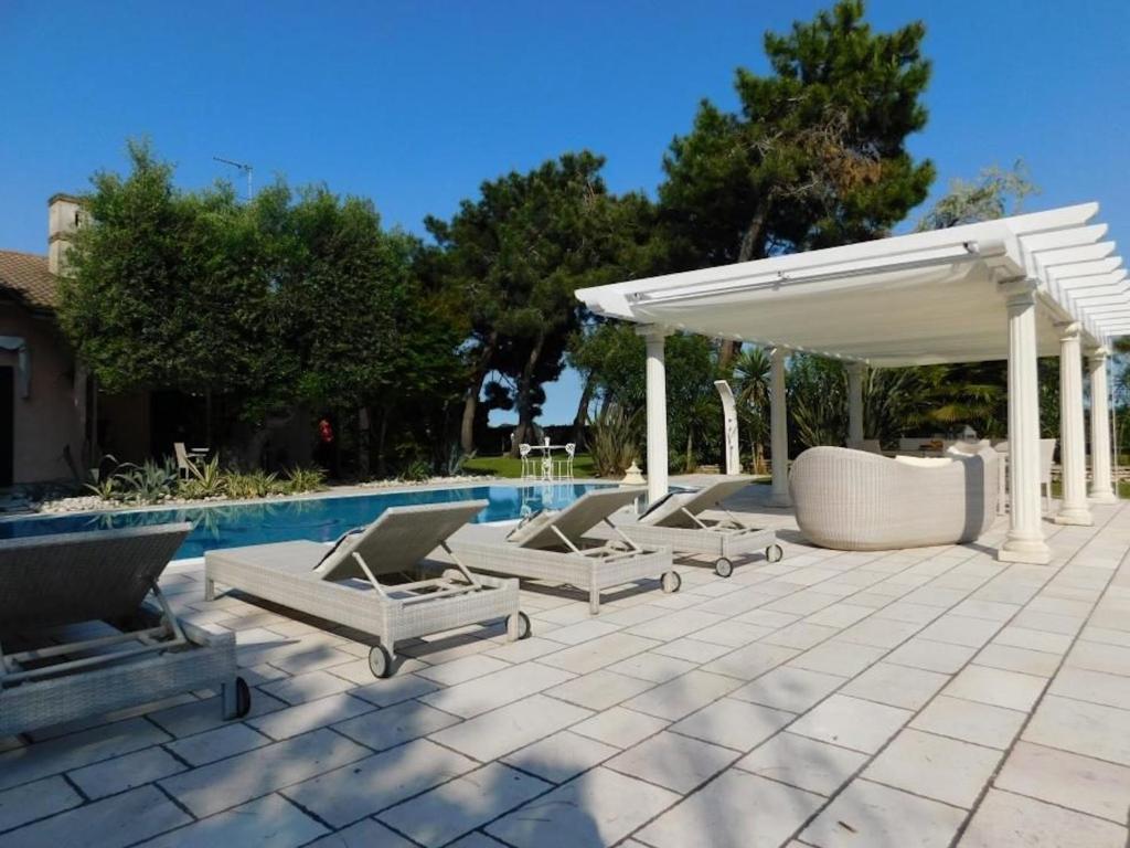 Wonderful villa with swimming pool on Albarella, Palazzo Vianello ...
