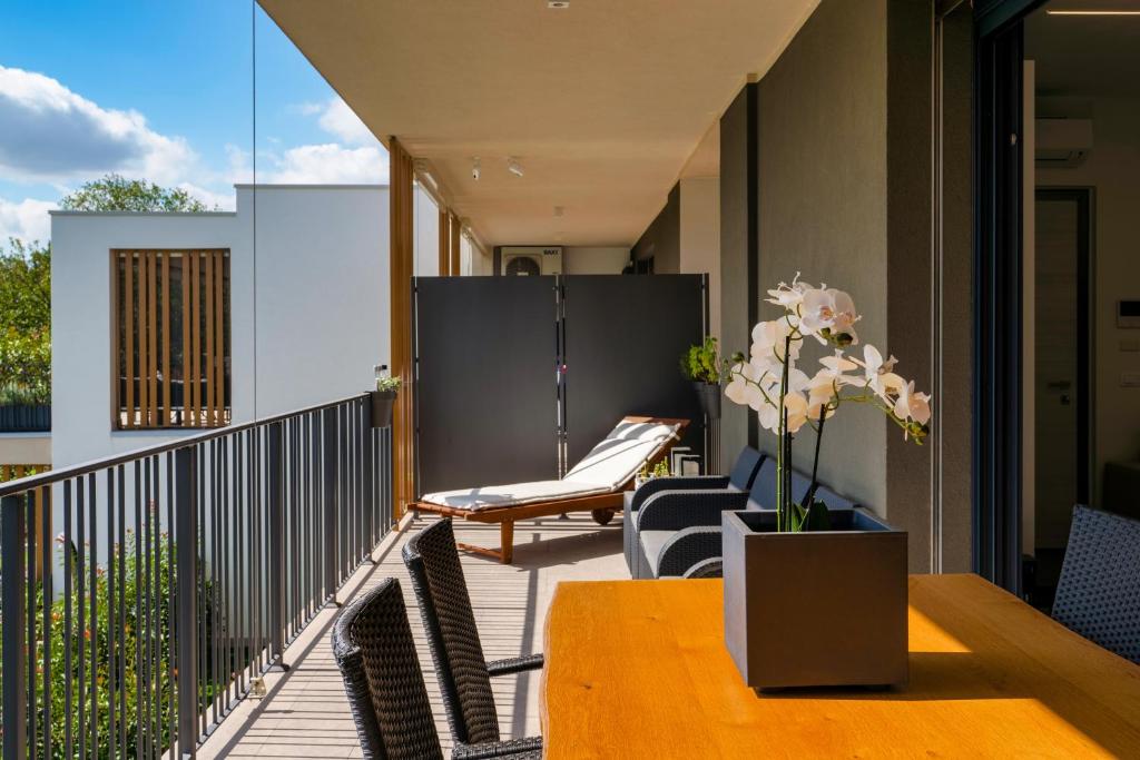 Apartment Relax Luxury Sirmio - elegante trilocale con piscina, San ...