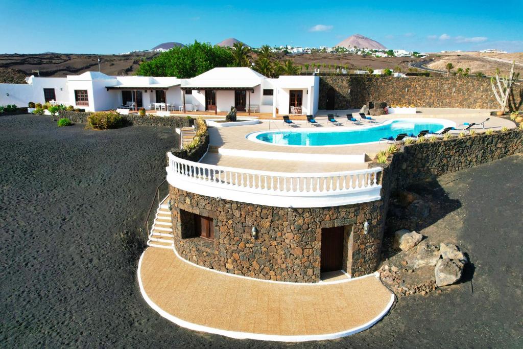 Villa Luciano 'Spirit of the Canaries' By Lanzarote Vacation Homes ...