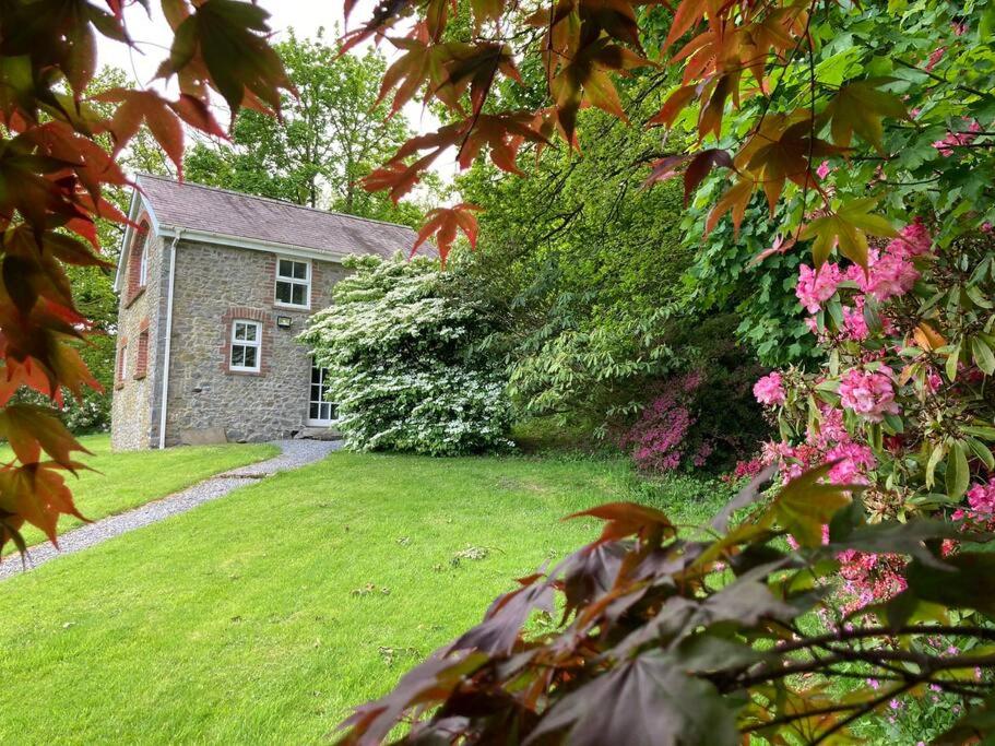 Beautiful Garden Cottage, close to Llandeilo., Llandeilo (updated ...