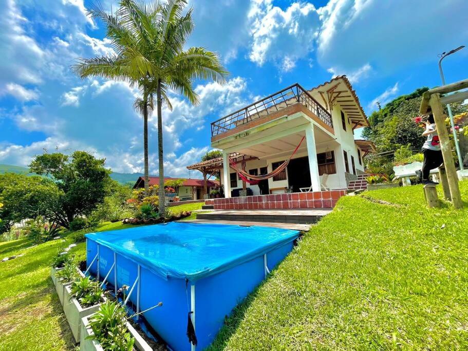 Hermosa Finca con vista al lago Calima, Calima (updated prices 2025)