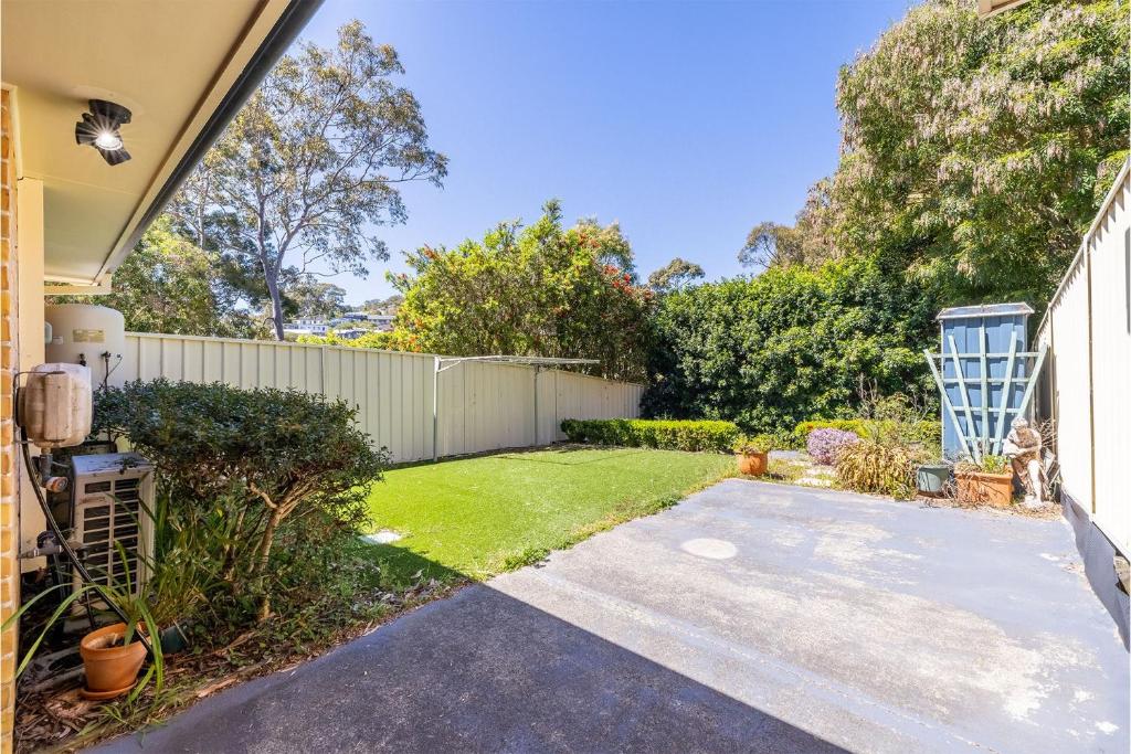 Small dog friendly 4-49 Bonito St - air con & Wi-Fi, Corlette (updated ...