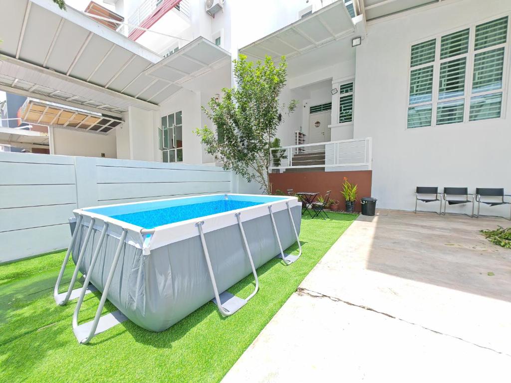 Ocean 13 海洋拾叁 Shamrock Beach BigGroup 4 bedroom with Pool, Tanjung ...