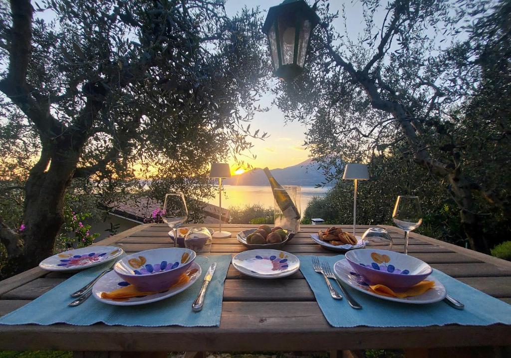 MINI DI LUSSO CON PISCINA, Torri del Benaco (updated prices 2025)