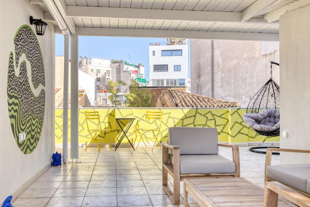 Chic rooftop studio w/ terrace - Near Acropolis, Athens (updated prices 2025)