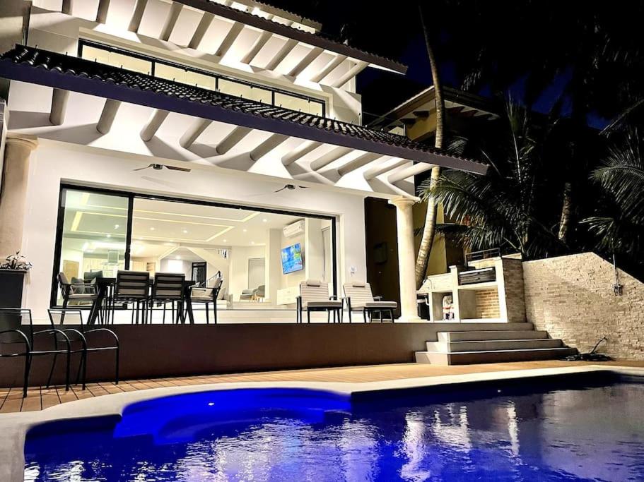6BR Modern Oceanfront Villa with Infinity Pool by Solmar Rentals ...