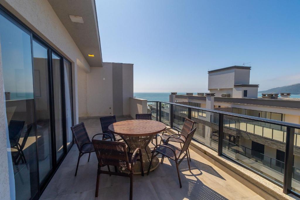 263C - Linda Cobertura com vista ao mar á 50m da praia de Canto Grande ...