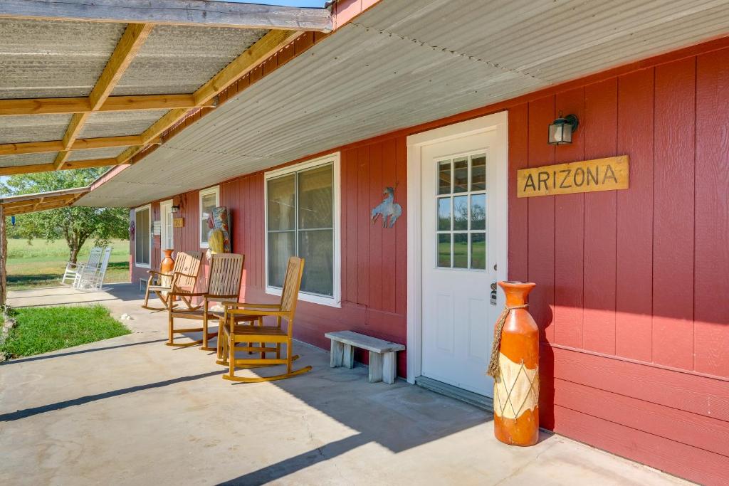 Delightful Carmine Studio on Farm Near Round Top!, Carmine (updated ...
