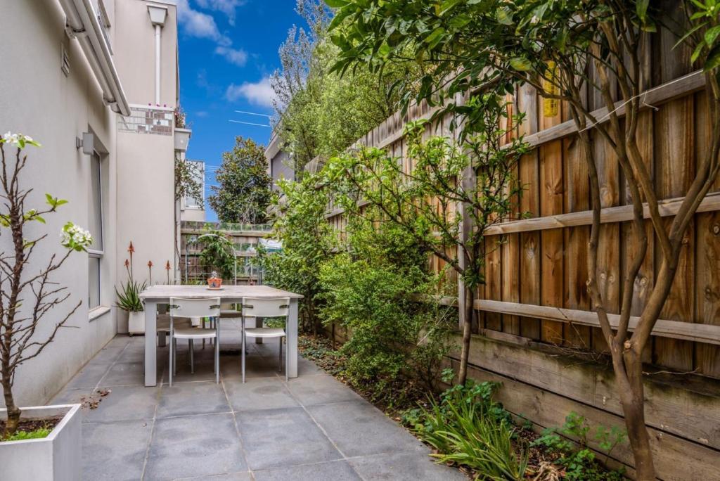 Convenience and Comfort in Carnegie, Carnegie (updated prices 2025)