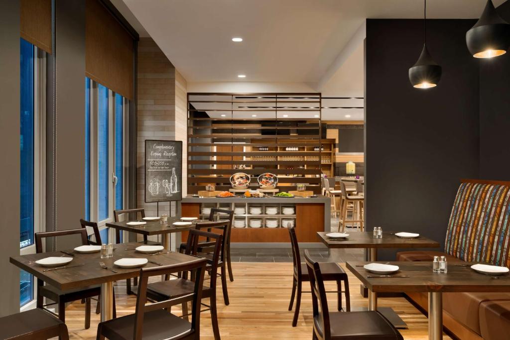 Embassy Suites By Hilton New York Manhattan Times Square, New York ...