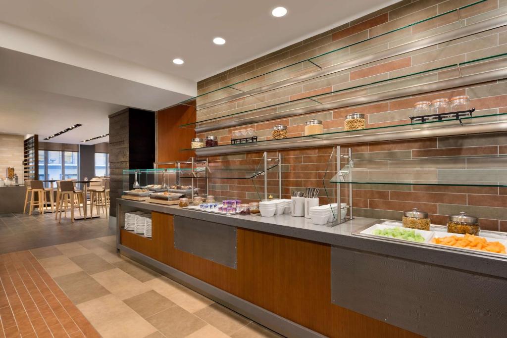 Embassy Suites By Hilton New York Manhattan Times Square, New York ...