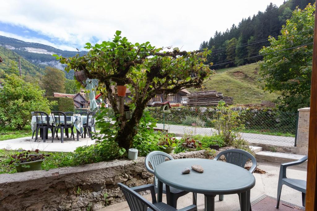 La rivière de St Meme, Saint-Même (updated prices 2026)