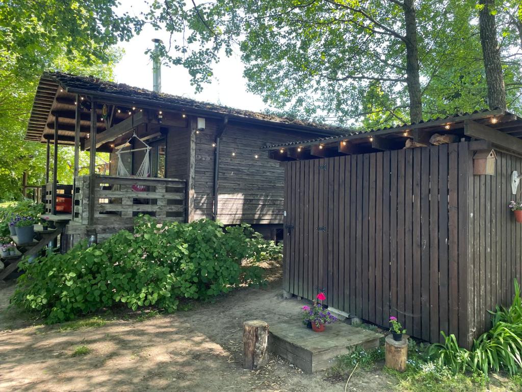 A private, cozy cottage on the shore of the lake, beautiful view ...