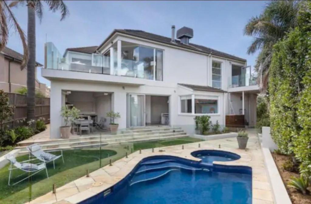 Hampton Haven Pool metres to the Beach, Melbourne (updated prices 2026)
