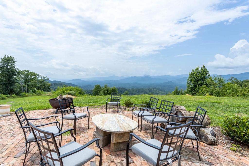 Majestic Mountain Manor Perfect mountain retreat, amazing views, tons ...