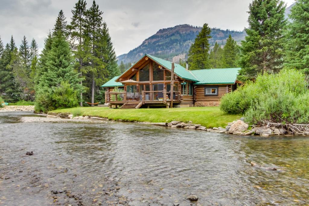 Scenic Montana Cabin Rental about 1 Mi to Yellowstone!, Cooke City ...