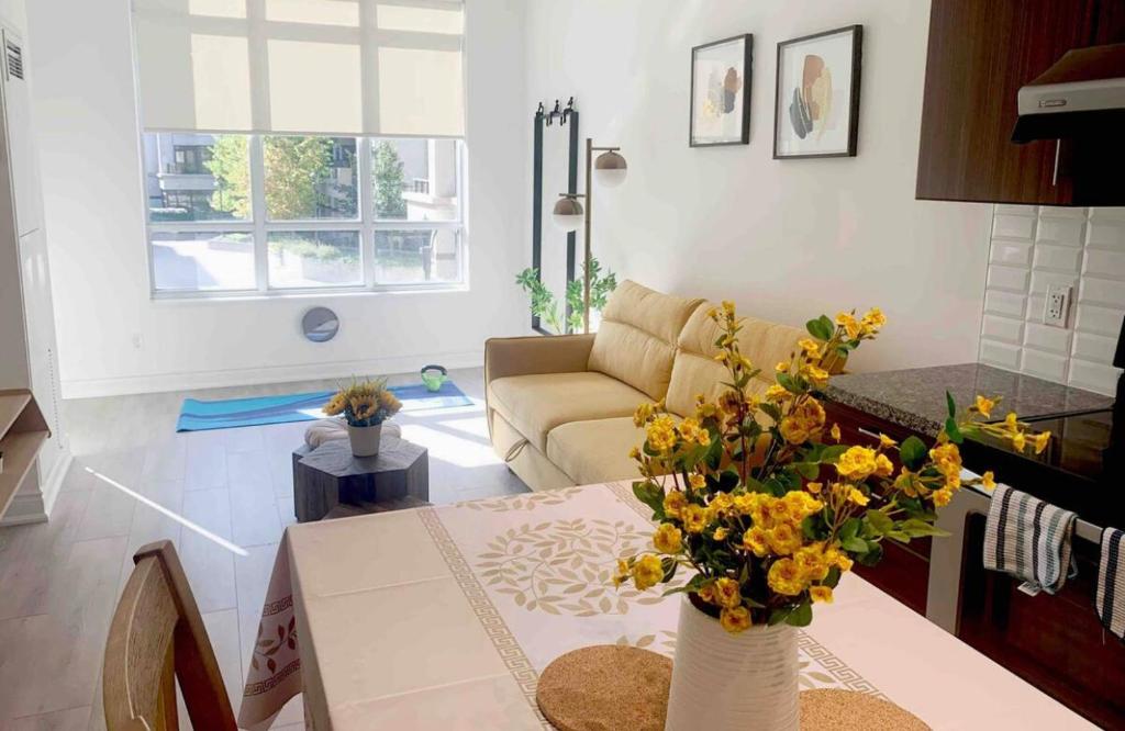 YAMA Luxury Condo 2B2B FreeParking, Markham (updated prices 2025)