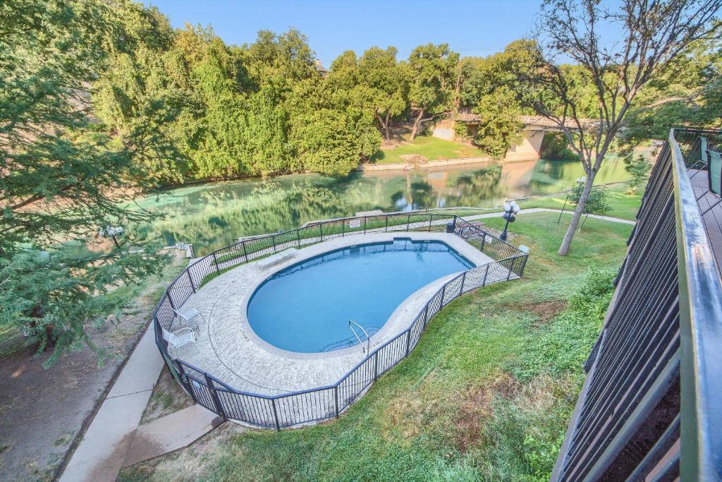 IC 102 Comal Float Inn, New Braunfels – Updated 2023 Prices