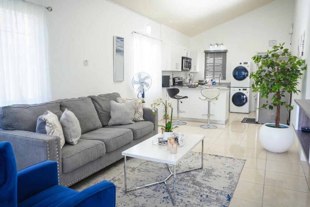 Cozy, Comfy house, Portmore (updated prices 2025)