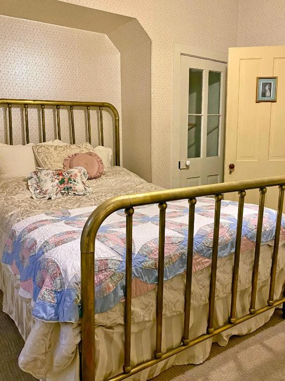 Pansy’s Parlor Bed & Breakfast, Golden (updated prices 2025)