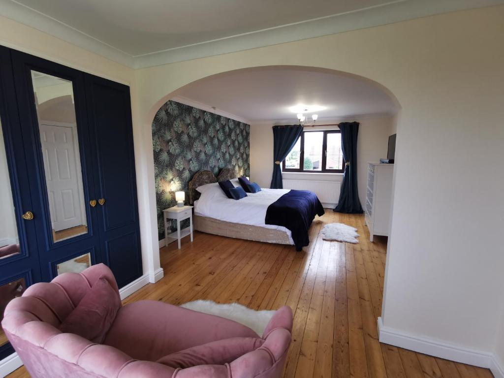 Winters Lane - Luxury for up to eight adults - You won't want to leave ...