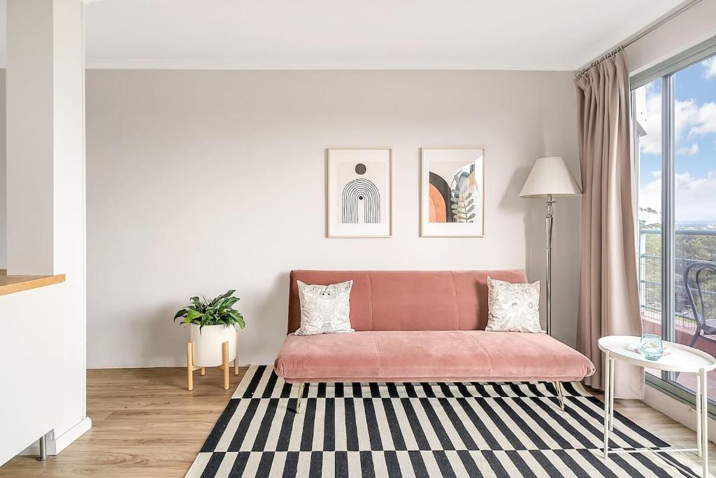'Georgina' Mid-Century Modern Poolside Stay, Sydney (updated prices 2026)