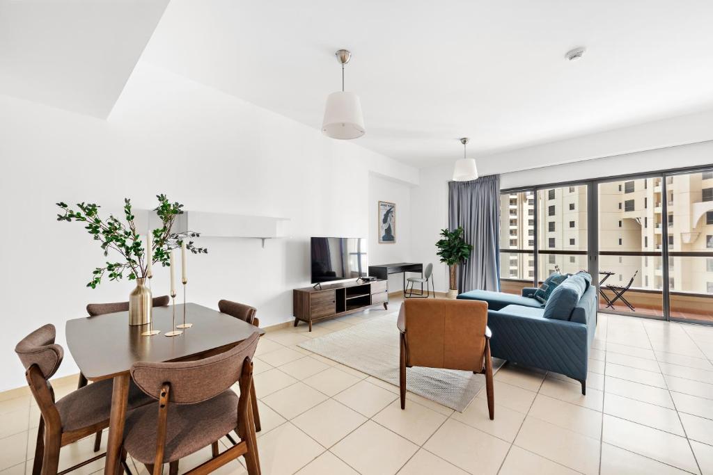 Sleek Studio in JBR with Pool & Dubai Skyline View, Dubai (updated ...