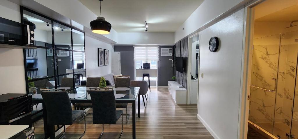 1BR cozy apartment, high-speed WiFi, fine location IT Park, Cebu City ...