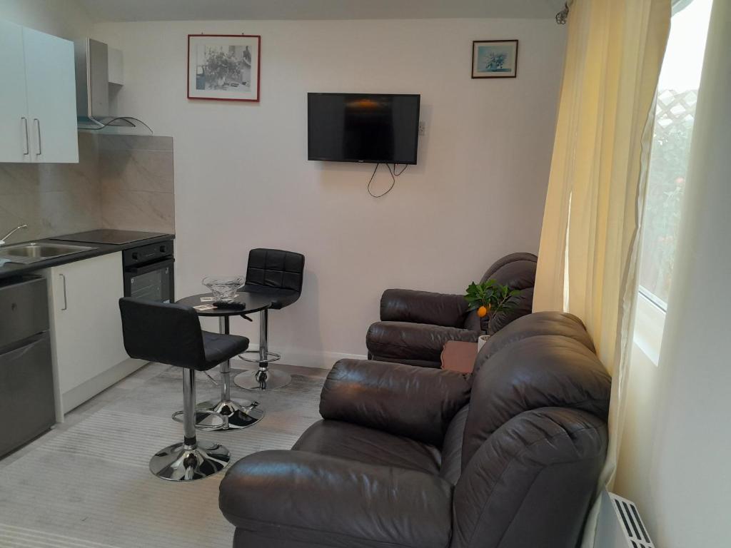 ND'S APARTMENT, Phibblestown (updated prices 2026)