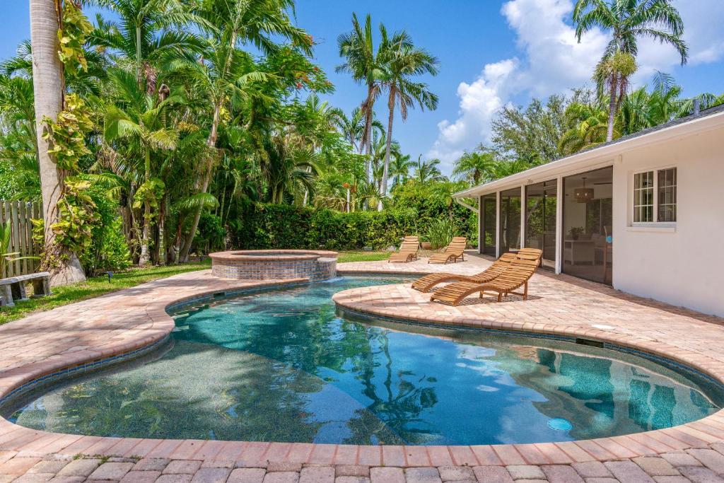 Serene Pool & Spa Home near Beaches & Downtown, Fort Myers (updated ...
