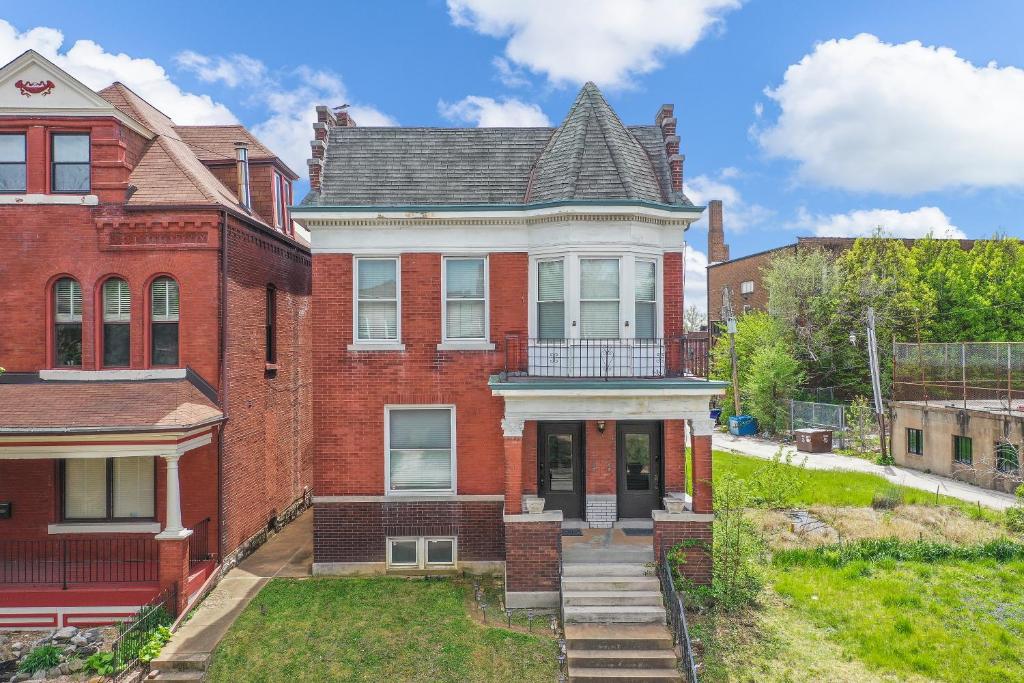 Cozy Historic Forest Park Entire Home @The Grove, Tower Grove (updated ...