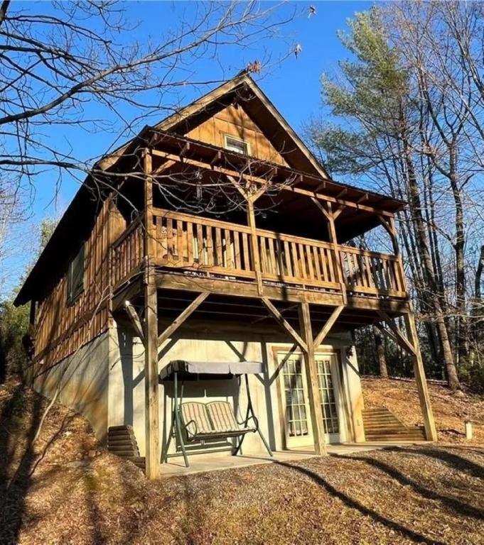 Wolf Den on Wolf Pen, Purlear (updated prices 2026)