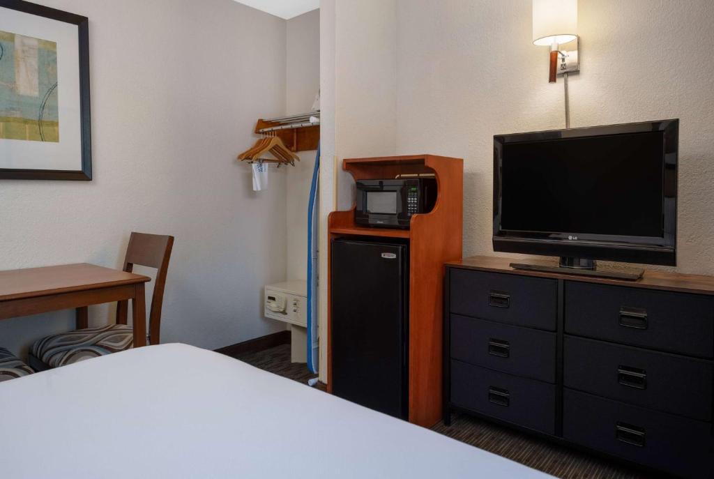 Days Inn by Wyndham Encinitas Moonlight Beach, Encinitas (updated ...