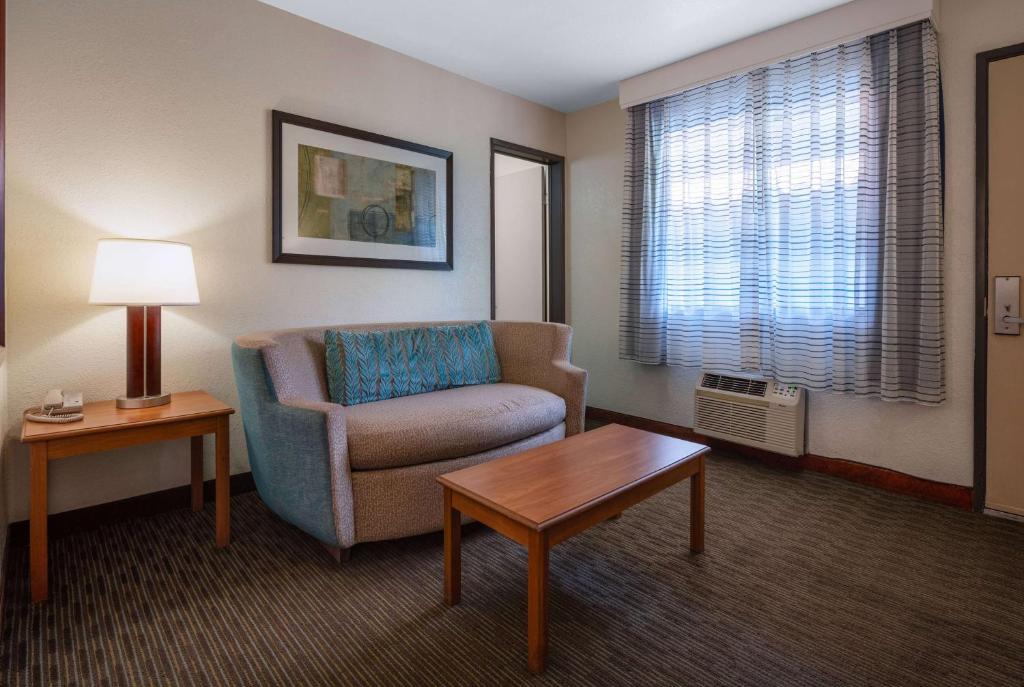 Days Inn by Wyndham Encinitas Moonlight Beach, Encinitas (updated ...