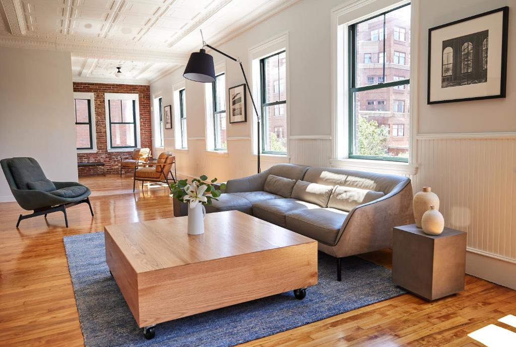 The Docent's Collection, Portland – Updated 2023 Prices