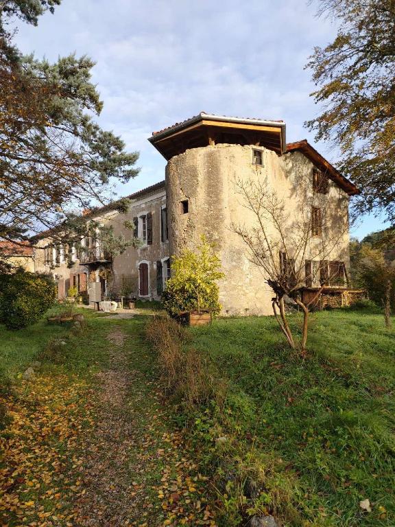 Les toits de Miramont, Montesquieu-Avantès (tarifs actualisés, 2026)
