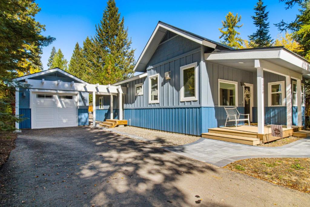 The Blue Roost, McCall (updated prices 2026)