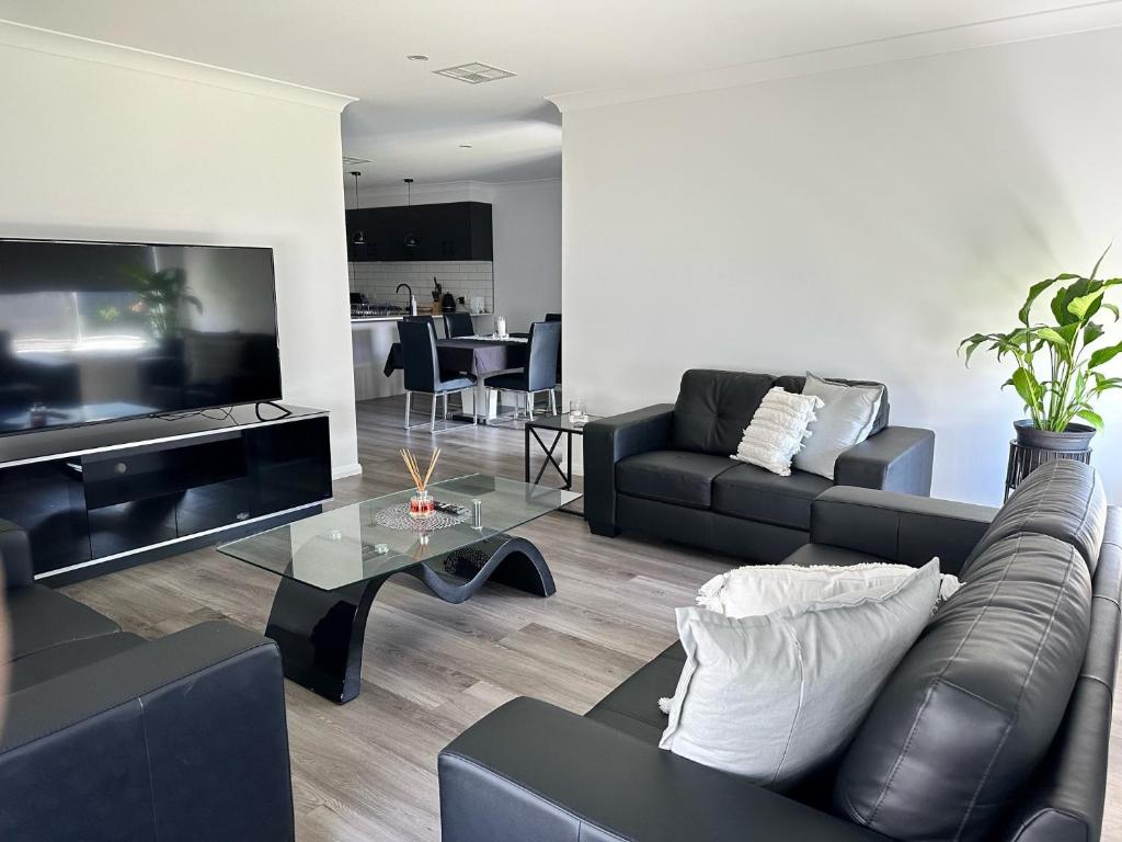 Xquisite, Sanctuary Point (updated prices 2025)