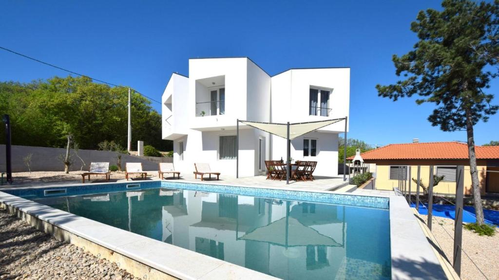 Modern Villa Karin with pool, Dobrinj (tarifs actualisés 2024)