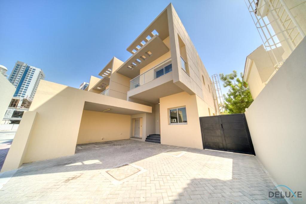 Elegant 3BR Townhouse with Assistant's Room at District 12 JVC by ...