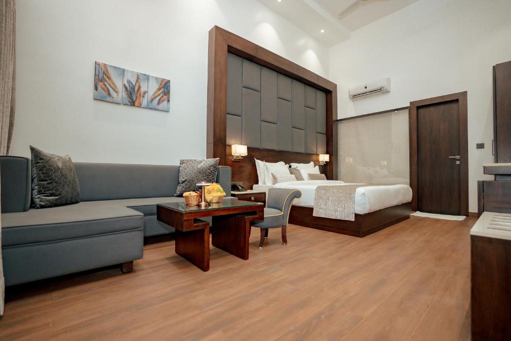 Resort TAN-N-SAND, Morjim, India - Booking.com