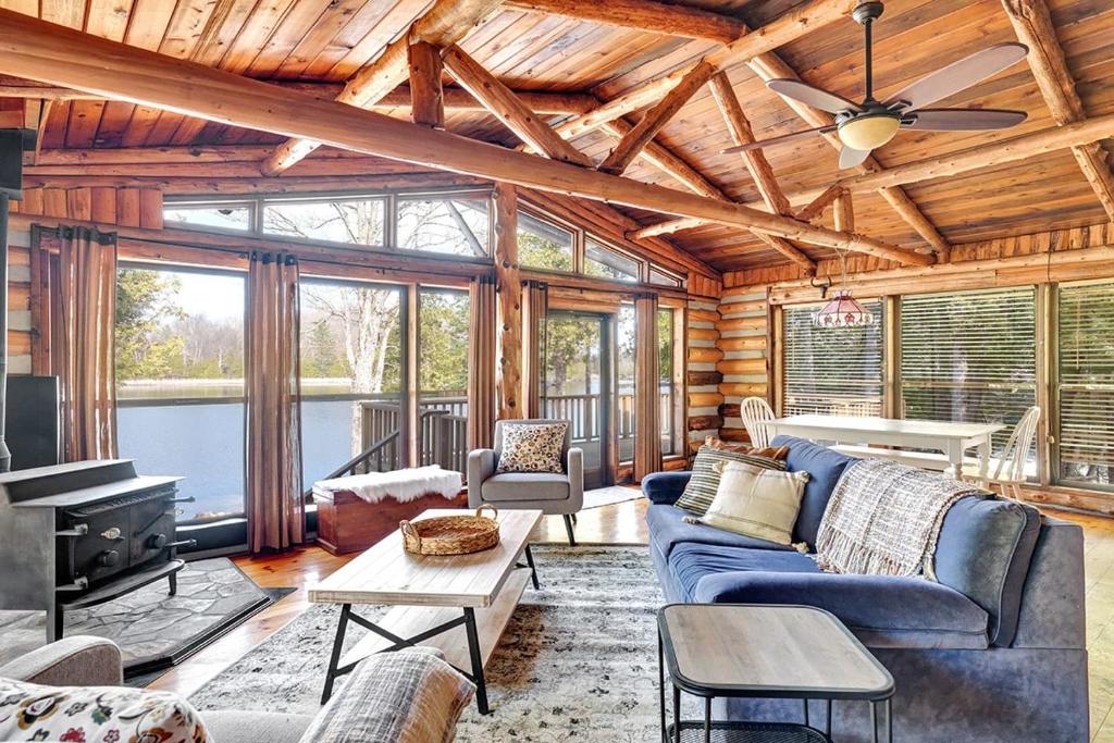 Waterfront log cabin - Utter privacy & relaxation, Westport (precios ...