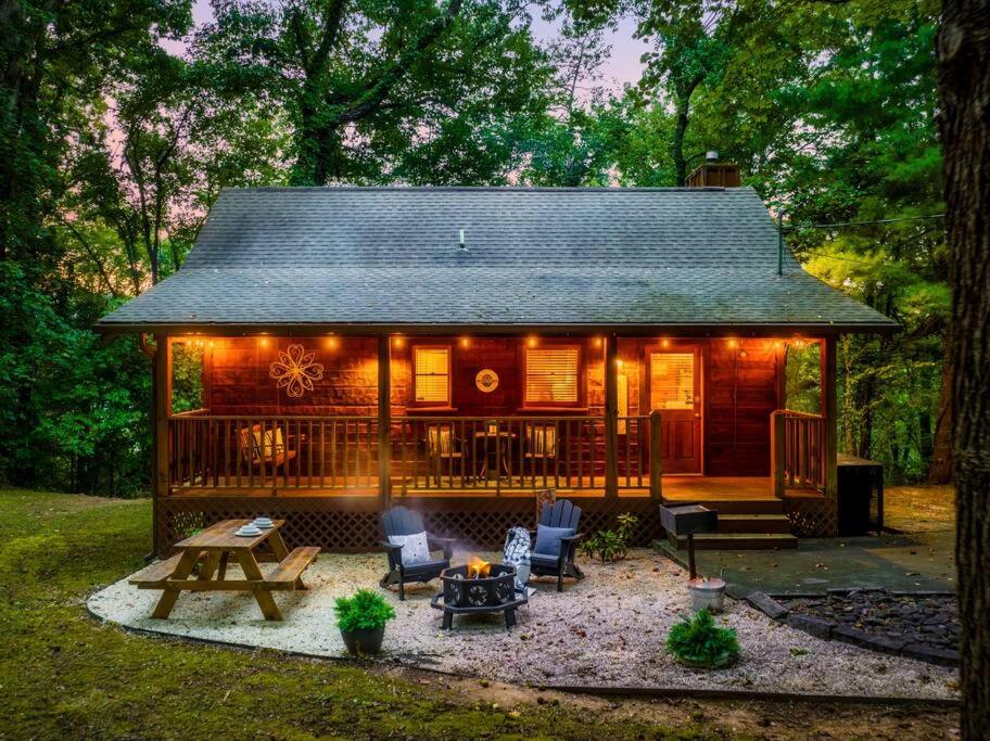 Couples retreat *location*hot tub*fire pit*, Pigeon Forge की (2026 के ...