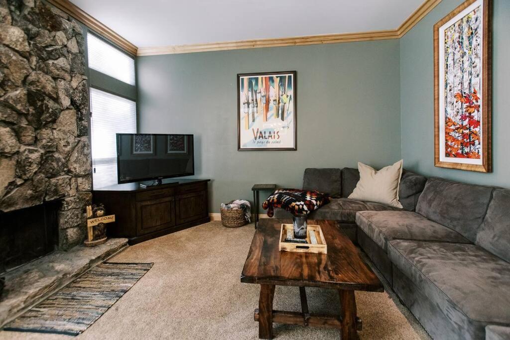 BEST Location . Walk To Canyon Lodge . Views . Pool/Spa, Mammoth Lakes ...