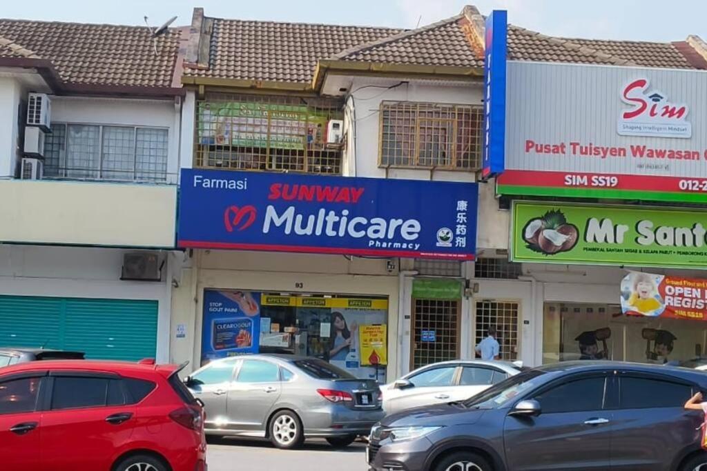 5 min to Sunway lagoon/pyramid/Sjmc/landed3BR 8pax, Subang Jaya ...